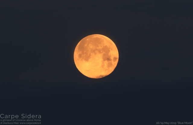 The 18/19 May 2019 "Blue Moon" hangs above the Great Synagogue of Rome ...